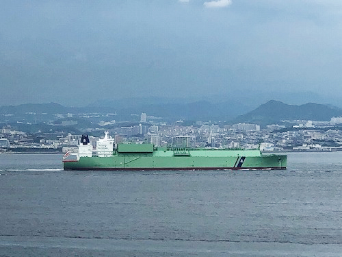 日本郵船12隻のLNG燃料自動車専用船を連続建造 明石海峡を通過する大型船 シンガポール船籍のBW Group LNG船BW LESMES ...